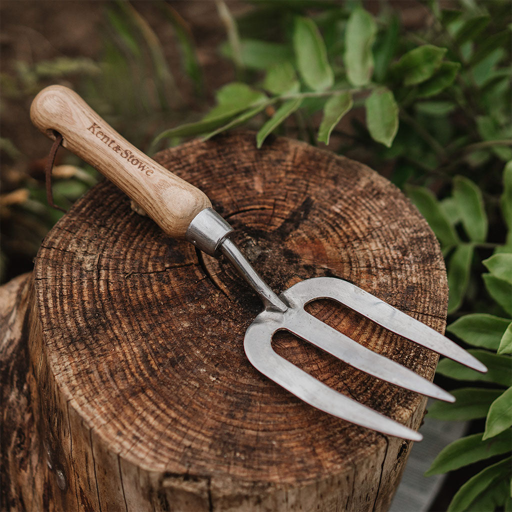 Kent & Stowe Stainless Steel Hand Fork – Grasmere Garden Centre